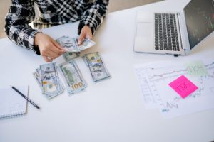 How Busy Moms Are Making Money From Home - The Busy Bee At Kimberlys